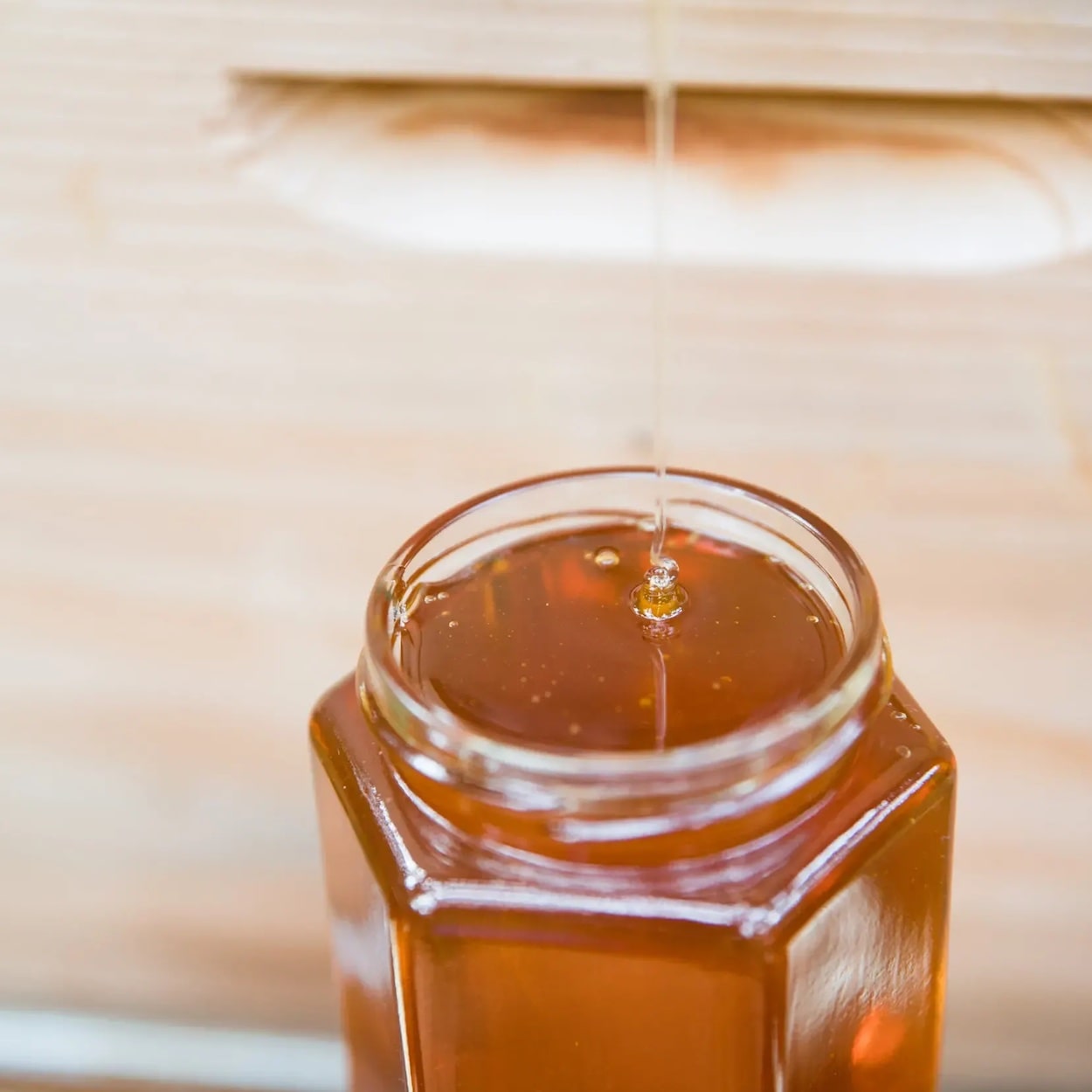 Flow Hive Hybrid | Harvest both fresh honeycomb and honey - Flow Hive US